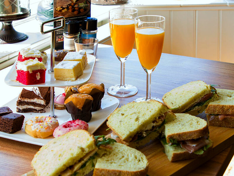 Luxe High Tea met versnaperingen voor 2 bij Heren 52, Leiden - Bongo